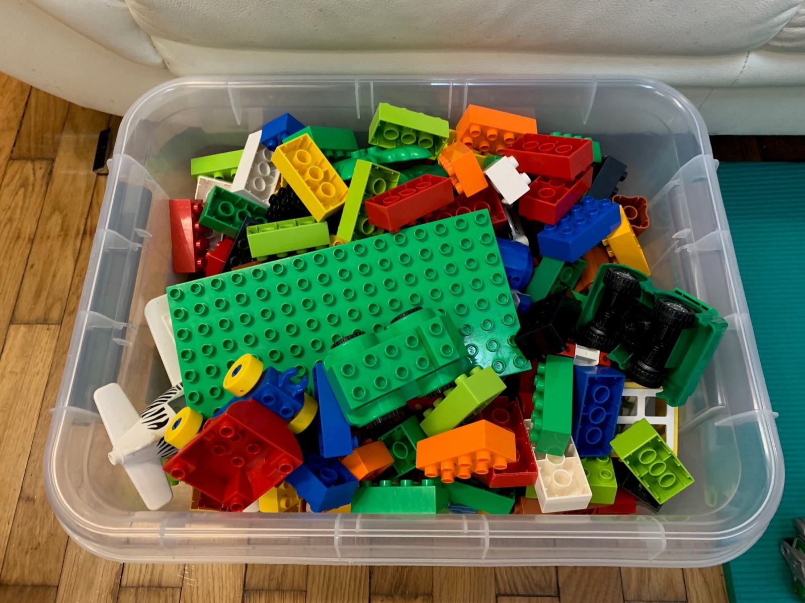 PRODANO - LEGO DUPLO 6kg kock + gasilski tovornjak,2 letali in 6 vozil