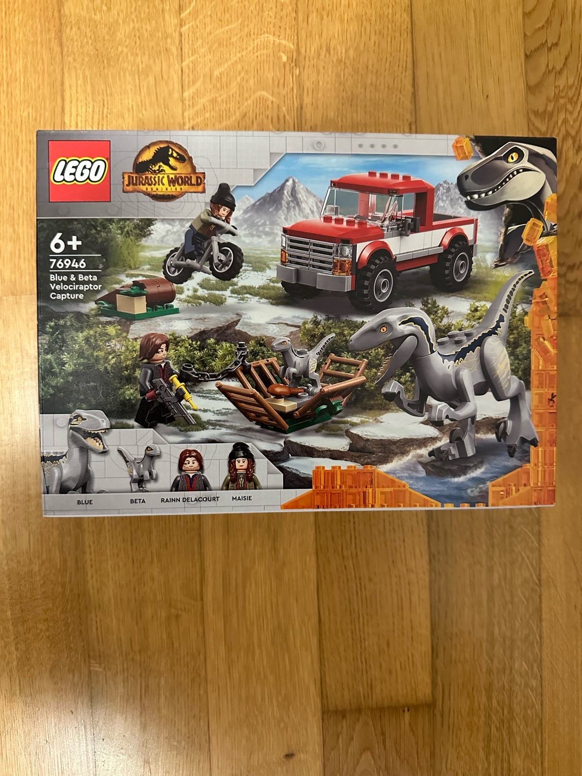 LEGO JURASSIC WORLD 76946 Blue & Beta Velociraptor Capture