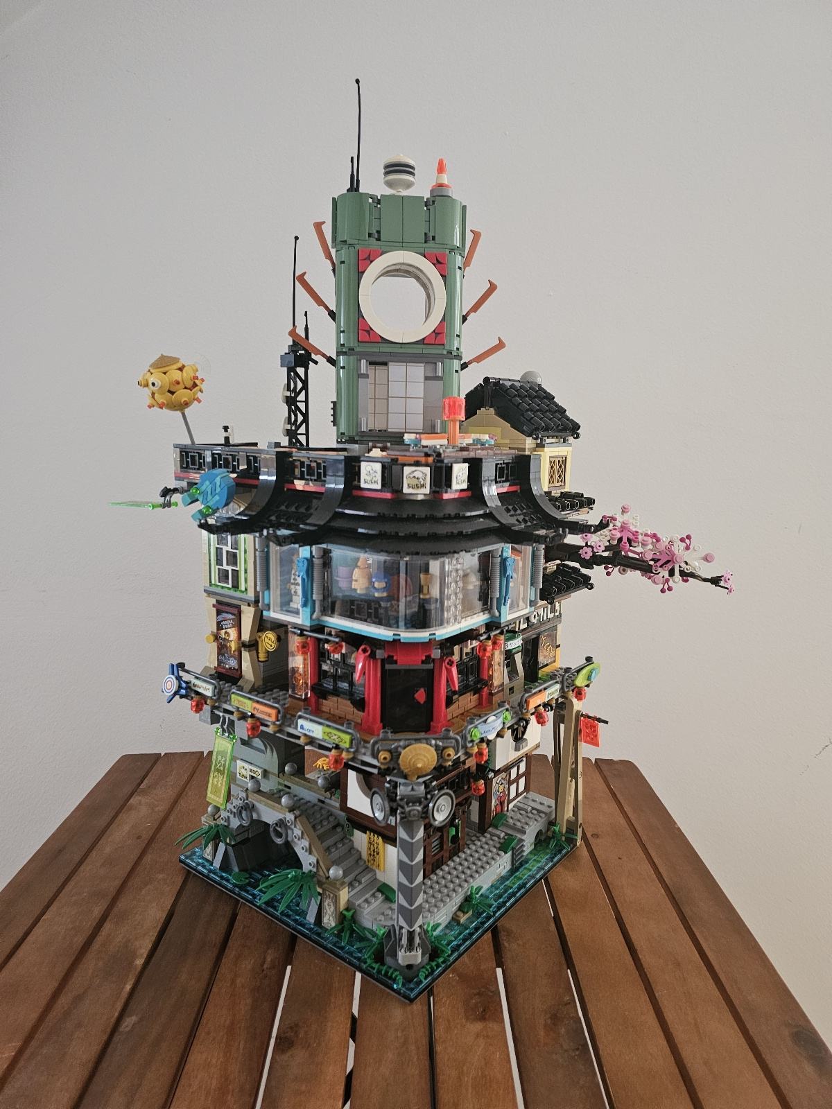 LEGO Ninjago City (70620) - retired set, s škatlo in navodili
