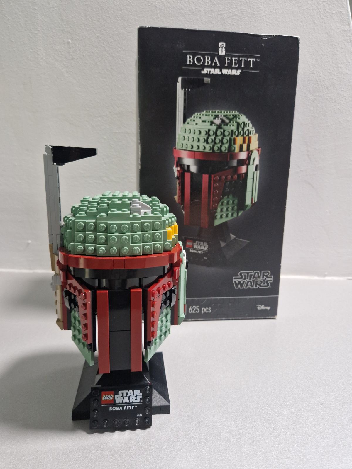 Lego set Star Wars 75277 Boba Fett Helmet