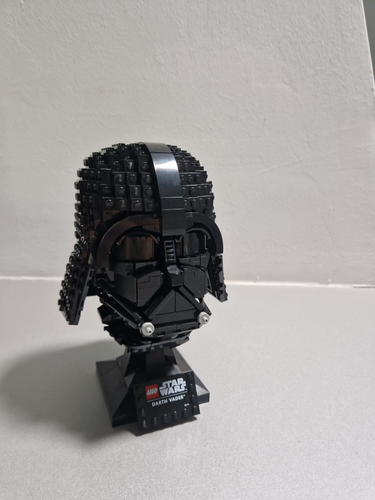 Lego set Star Wars 75304 Darth Vader Helmet