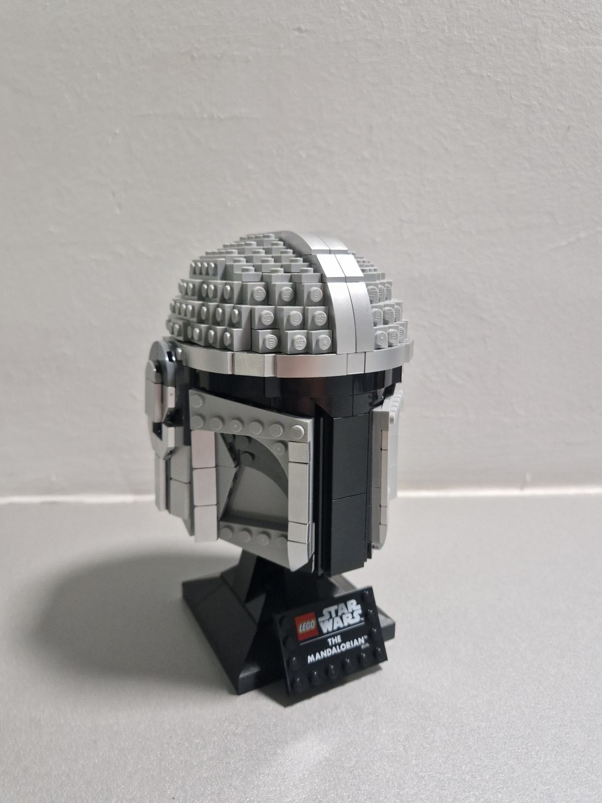 Lego set Star Wars 75328 The Mandalorian Helmet