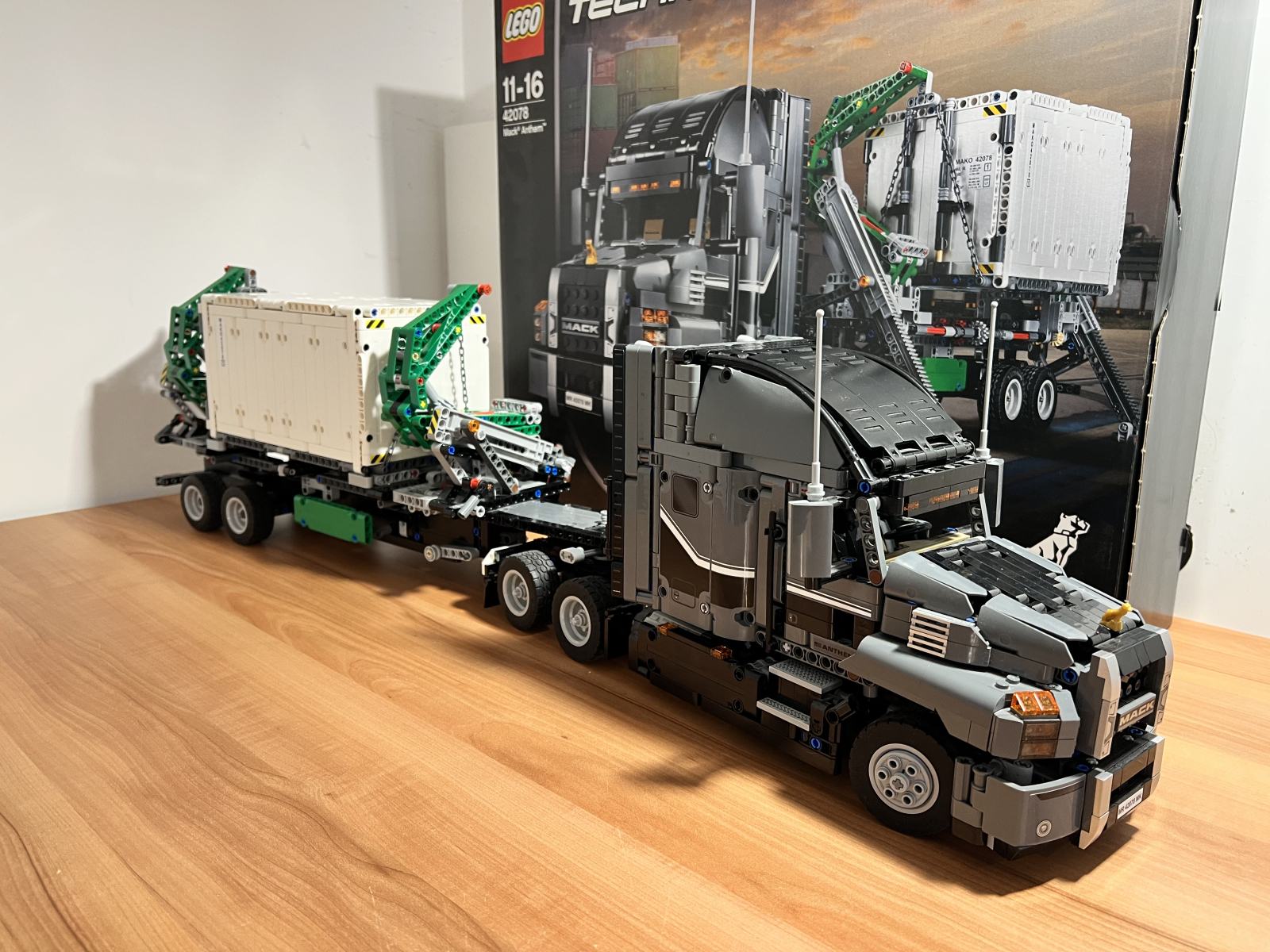 LEGO Technic set 42078 Mack Anthem