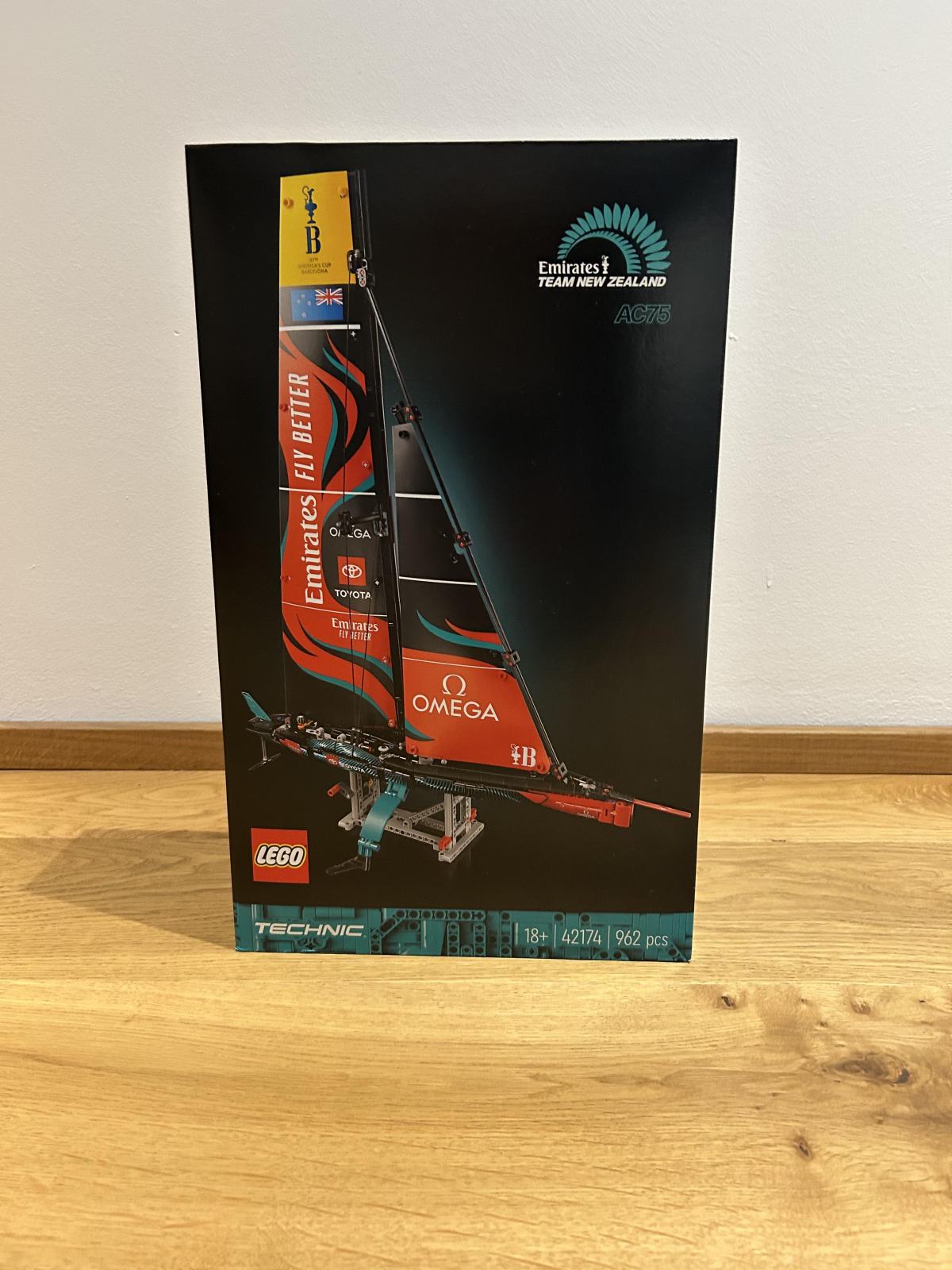 Nova original zapakirana Lego Jadrnica Emirates Team New Zealand AC75