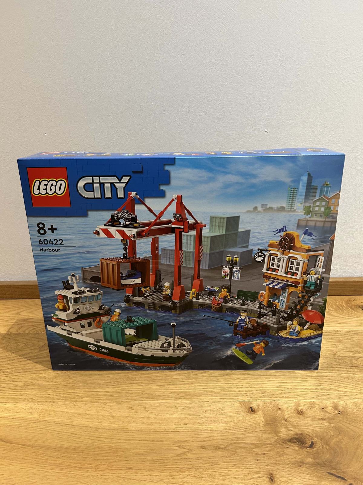 Novo original zapakirano Lego Pristanišče z ladjo 60422