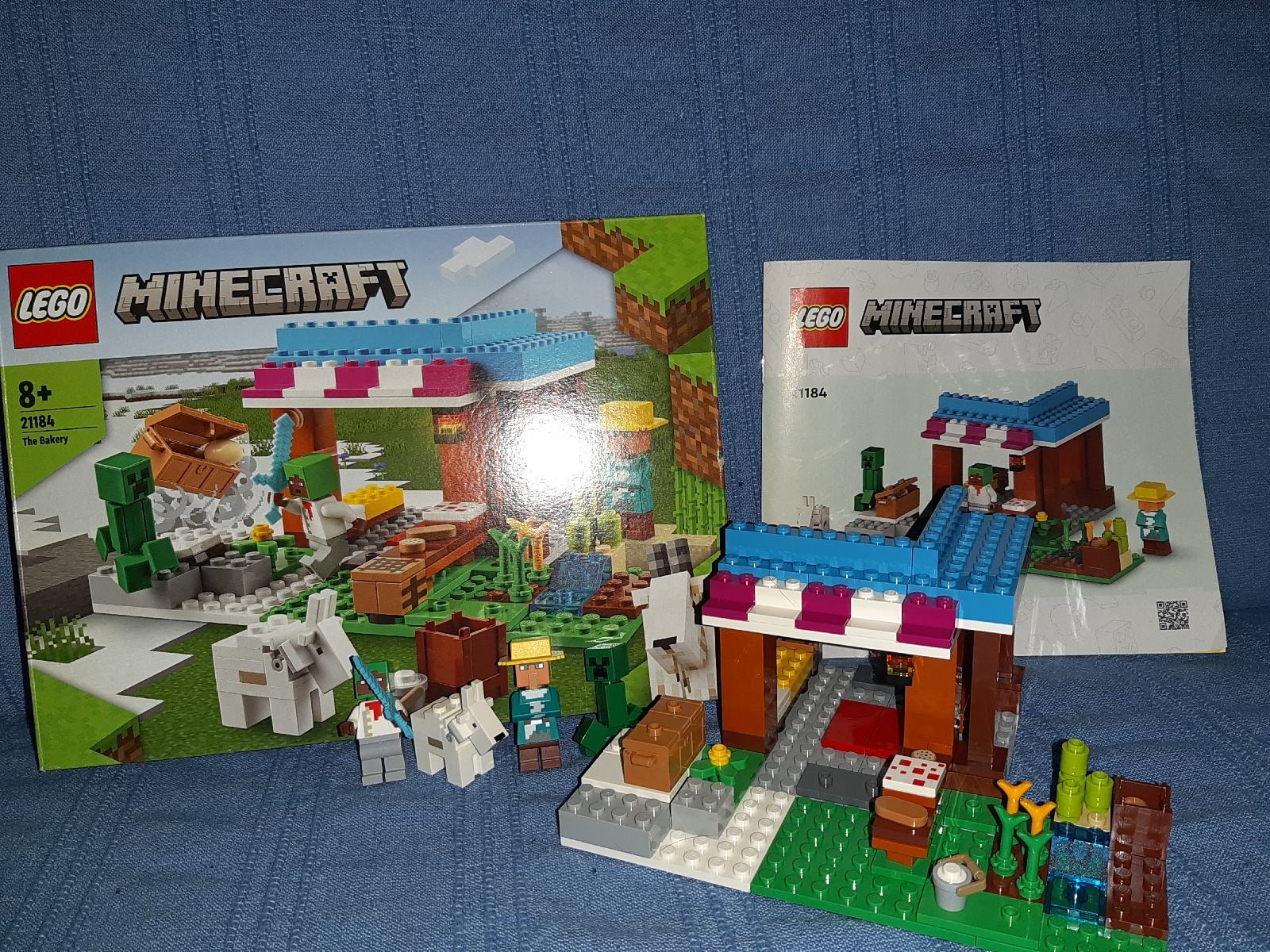 Prodam LEGO MINECRAFT 21184 The Bakery set