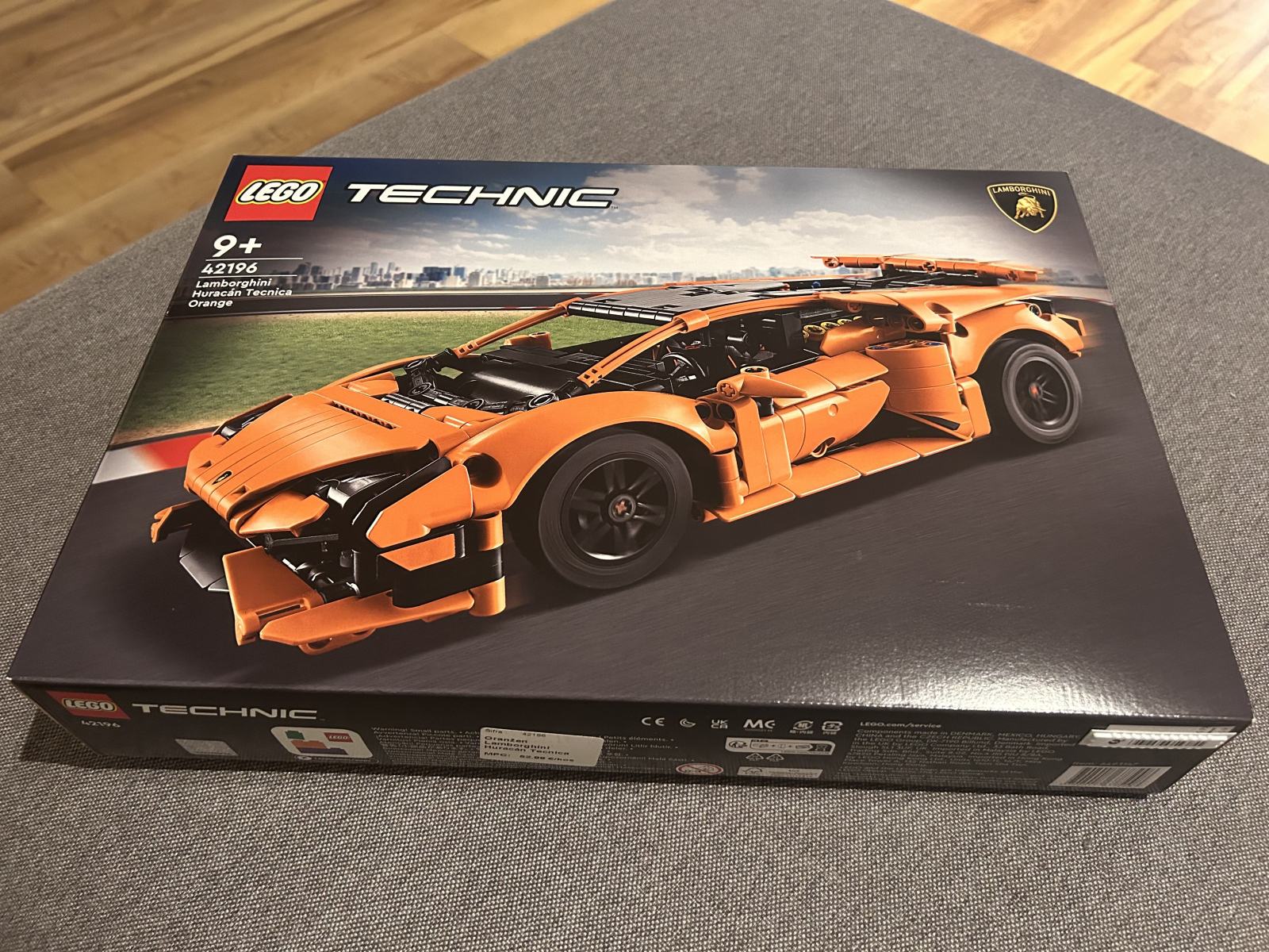 Prodam originalen set Lego technic 42196 Lamborghini Huracán Tecnica