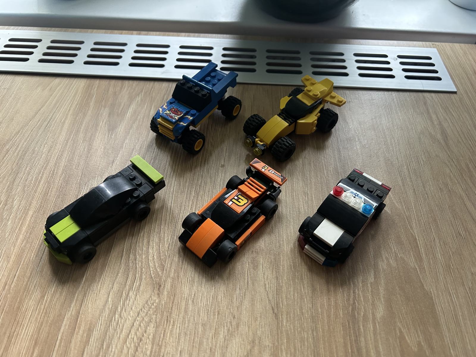 LEGO Več vrst dirkalnih avtov