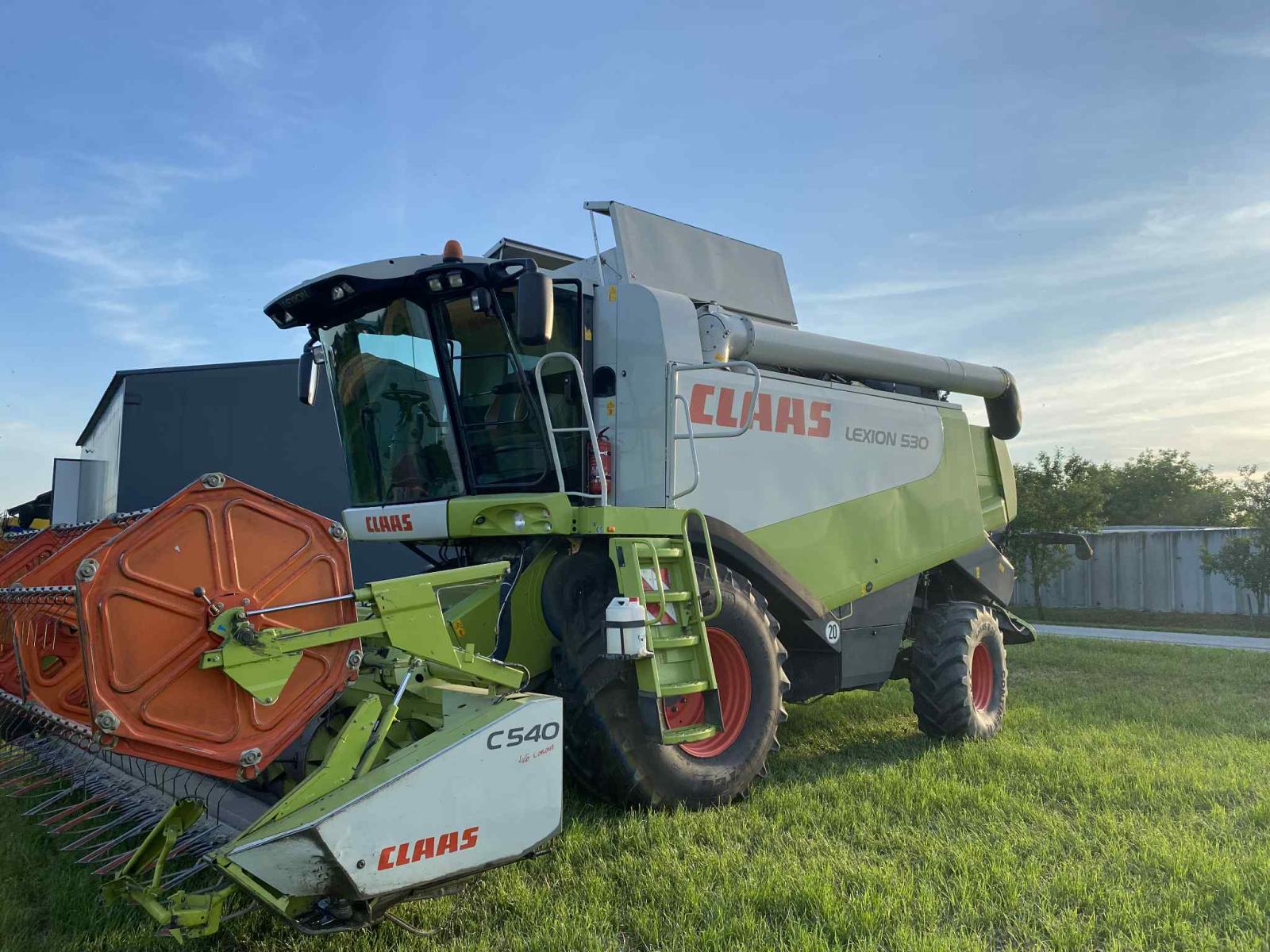 PRODAJA: ŽITNI KOMBAJN CLAAS LEXION 530