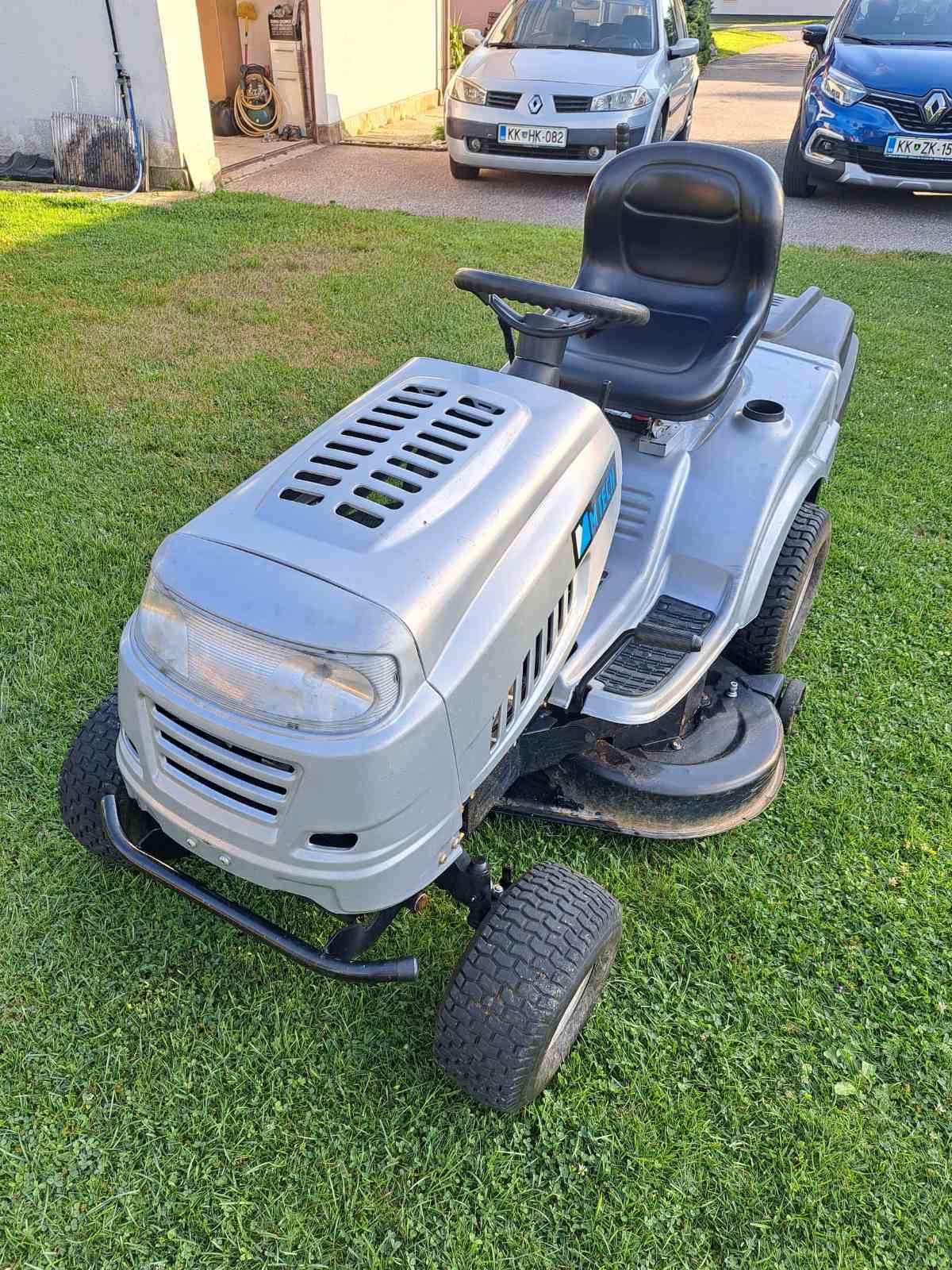 Vrtni traktor MTD