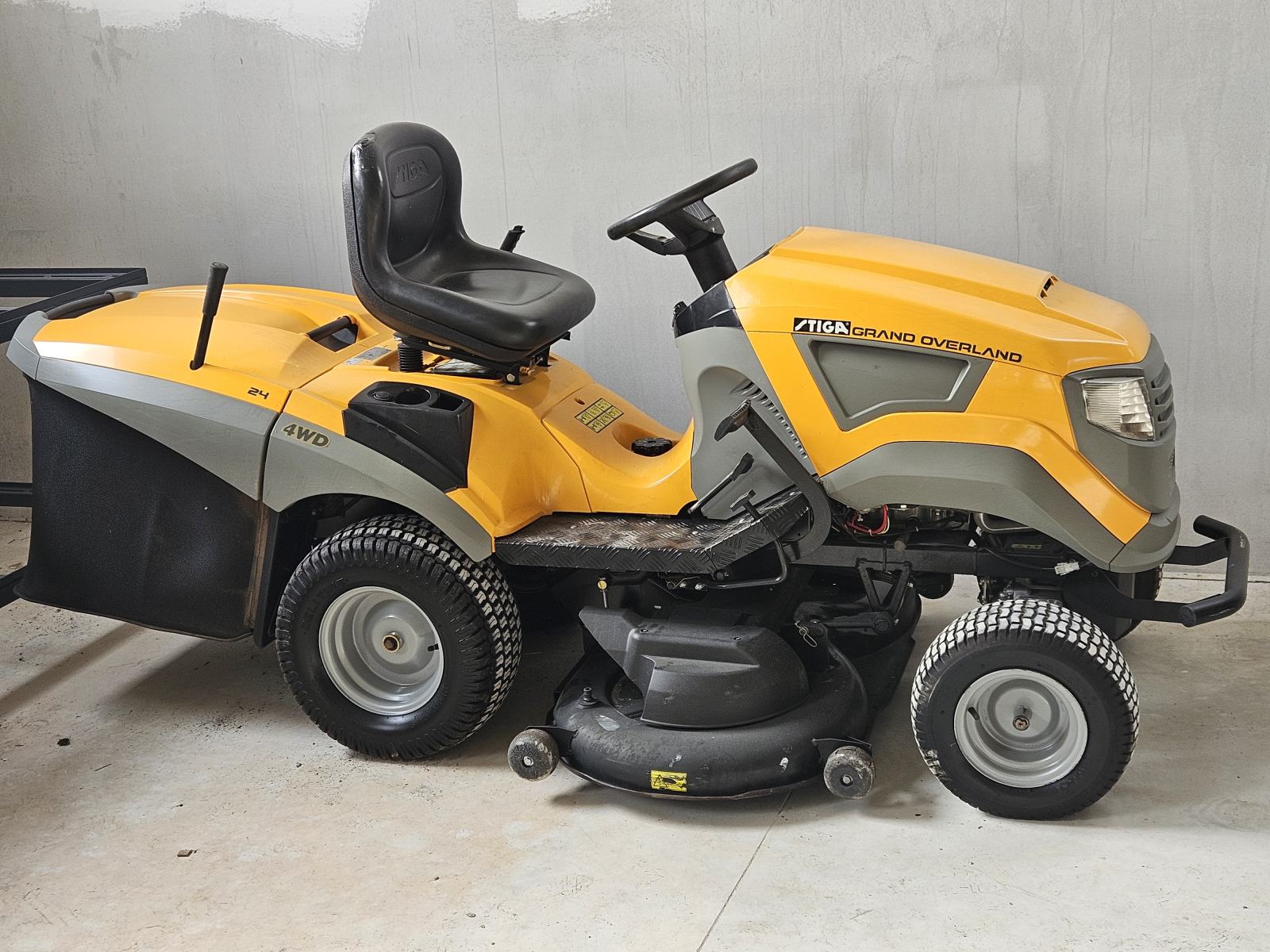 Vrtni traktor STIGA 24KM