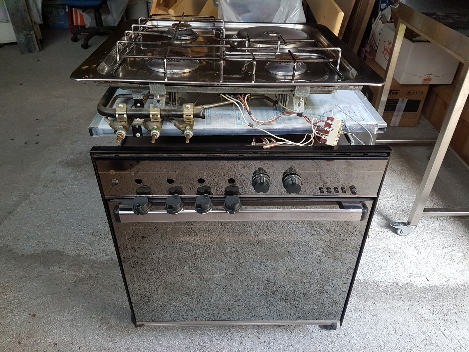 Štedilnik vgradni Corona 3x plin in 1x elektrika