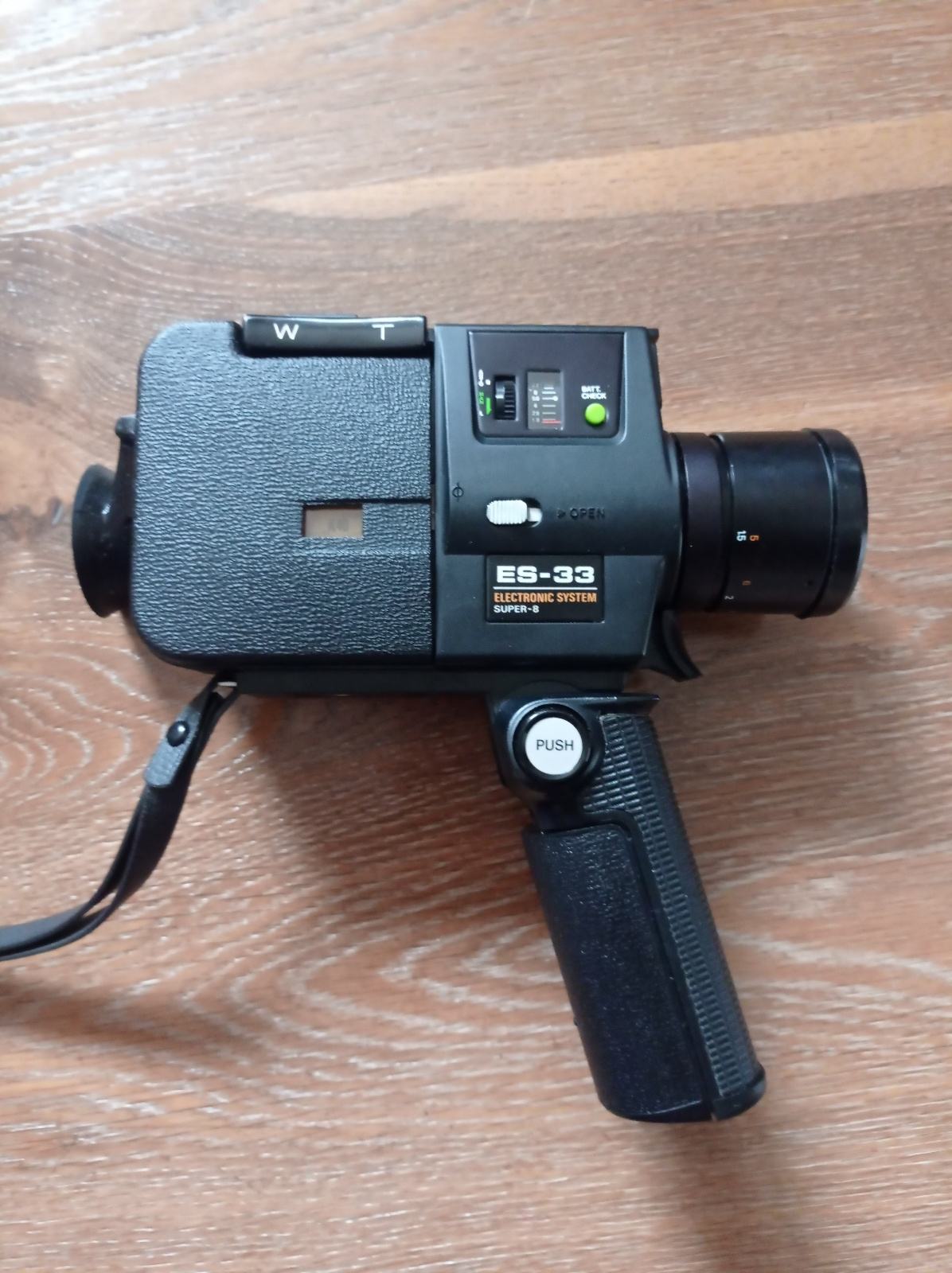 Stara filmska kamera Sankyo ES-44/33