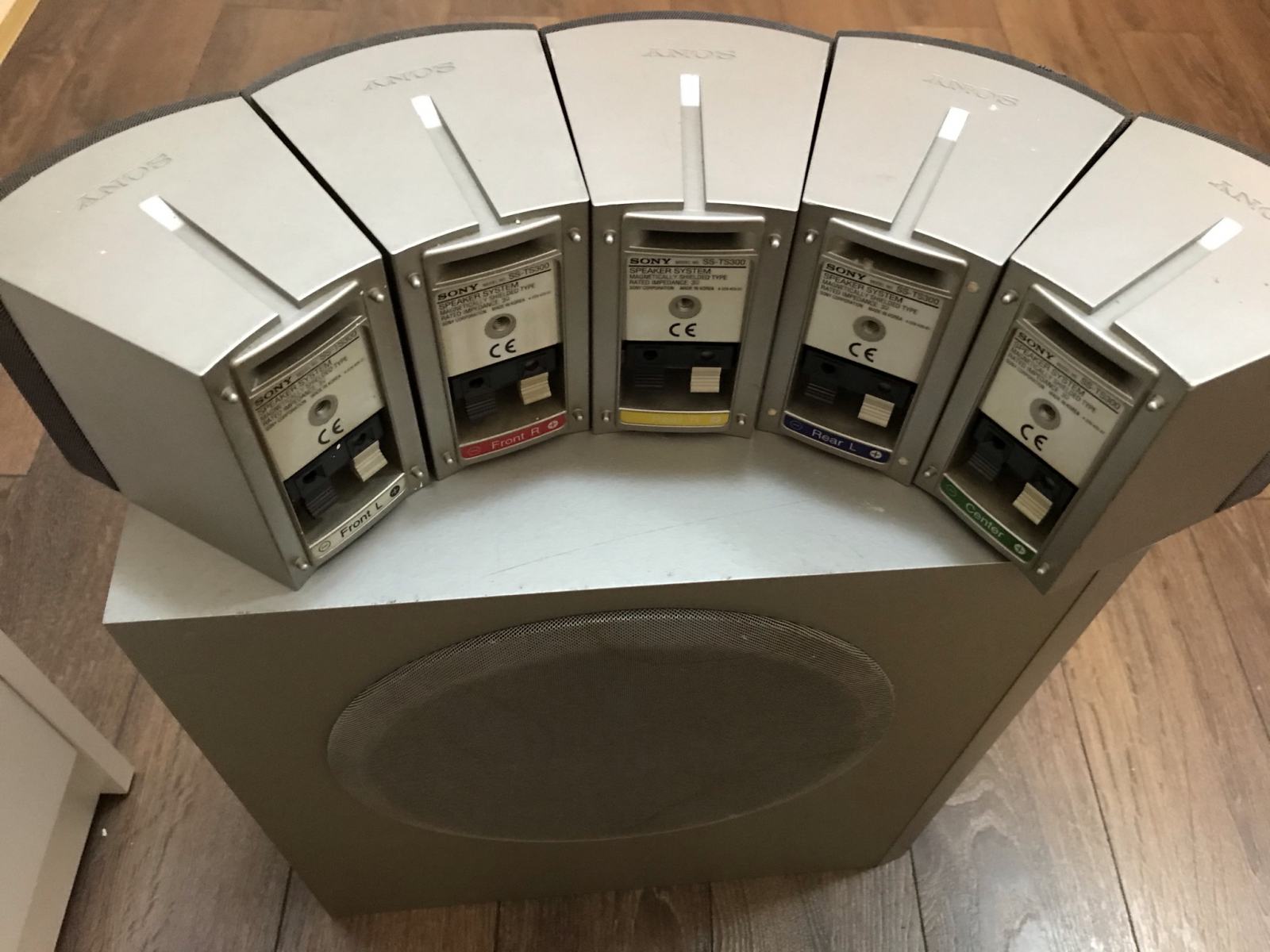Zvočniki Sony, Bass Reflex Sub Woofer SS-WS300 + 5 x satelit TS300