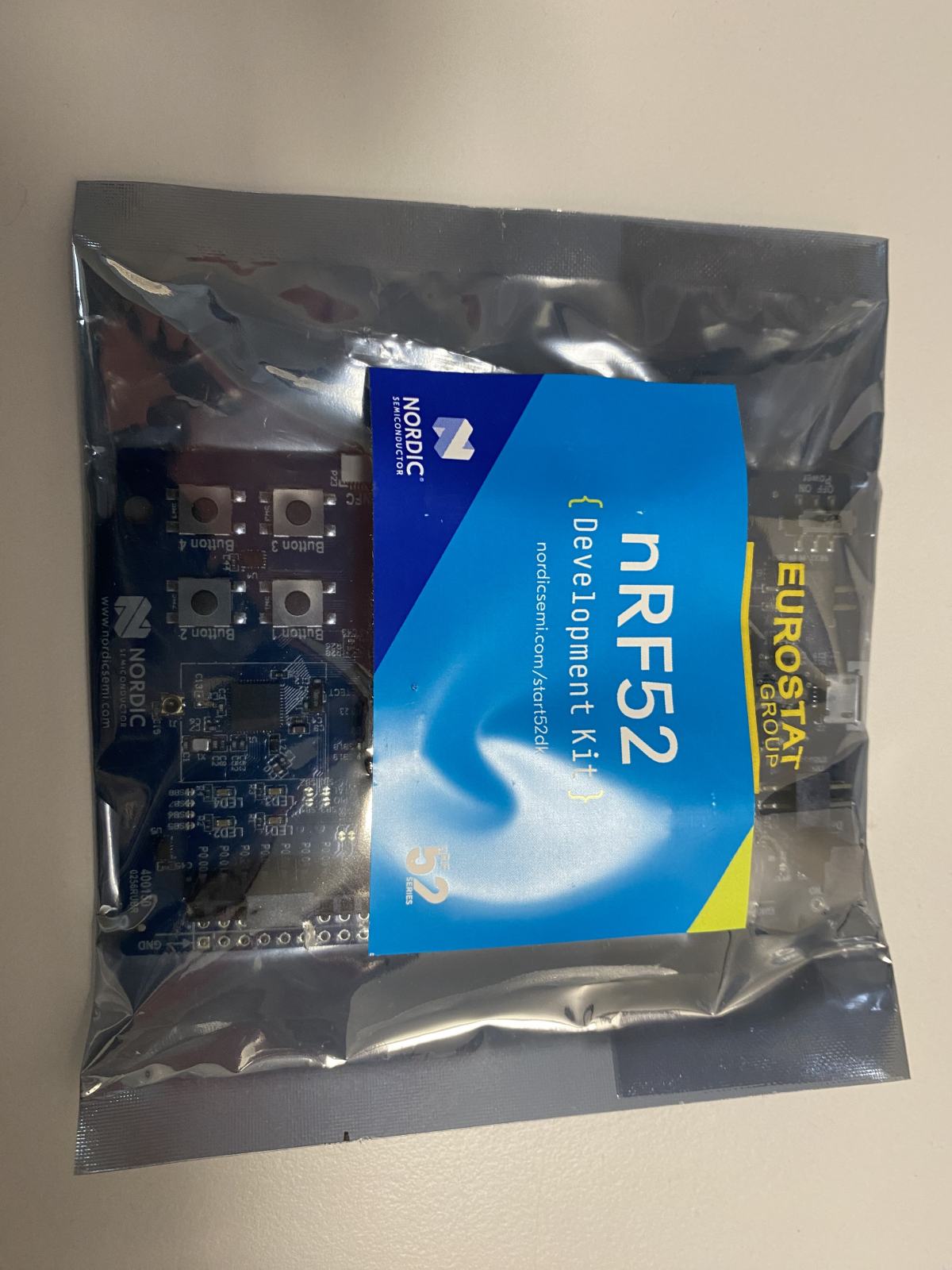 Bluetooth (BLE5) razvojni kit nRF52, originalno zapakiran prodam
