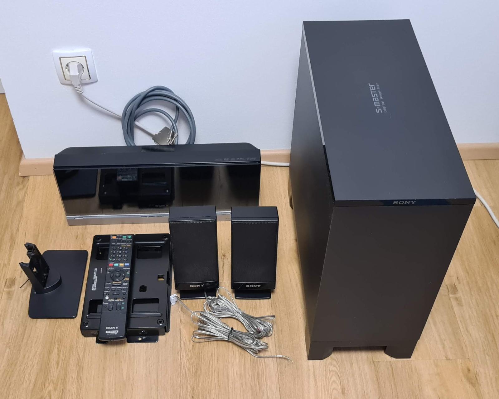 SONY DAV-F200 2.1 domači kno