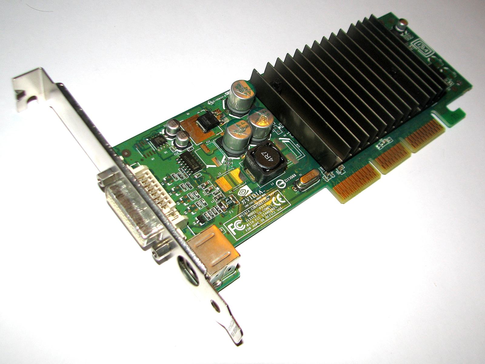 Dell Nvidia GeForce 4 64MB P117 DVI/TV AGP