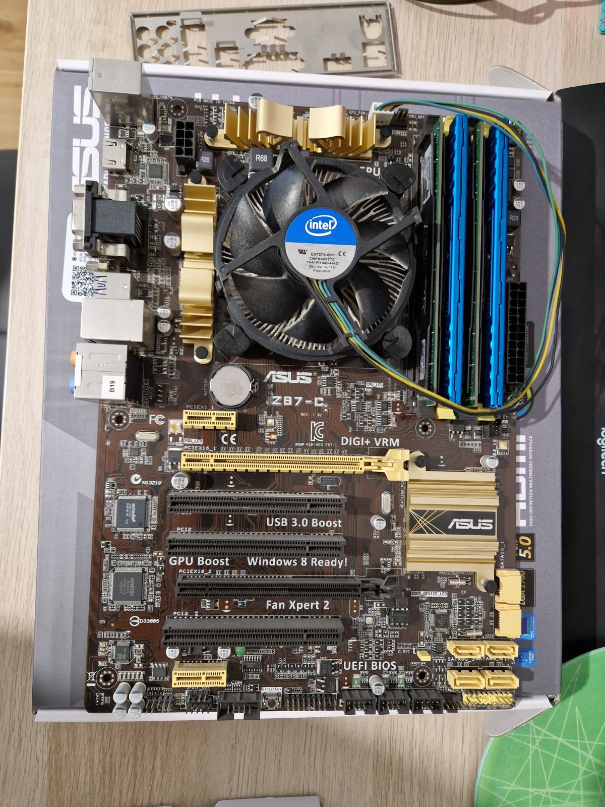 Intel i7-4770, Asus Z87-C, 24GB rama