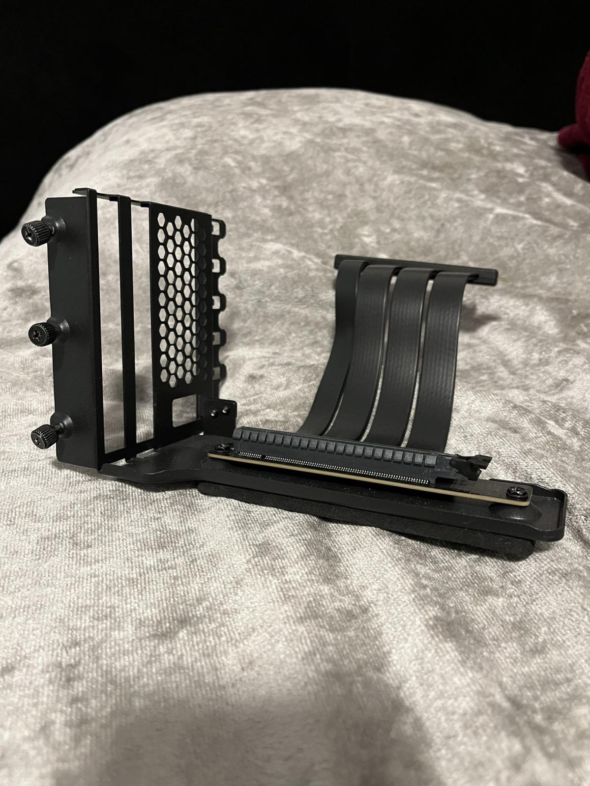 Phanteks vertical GPU mount