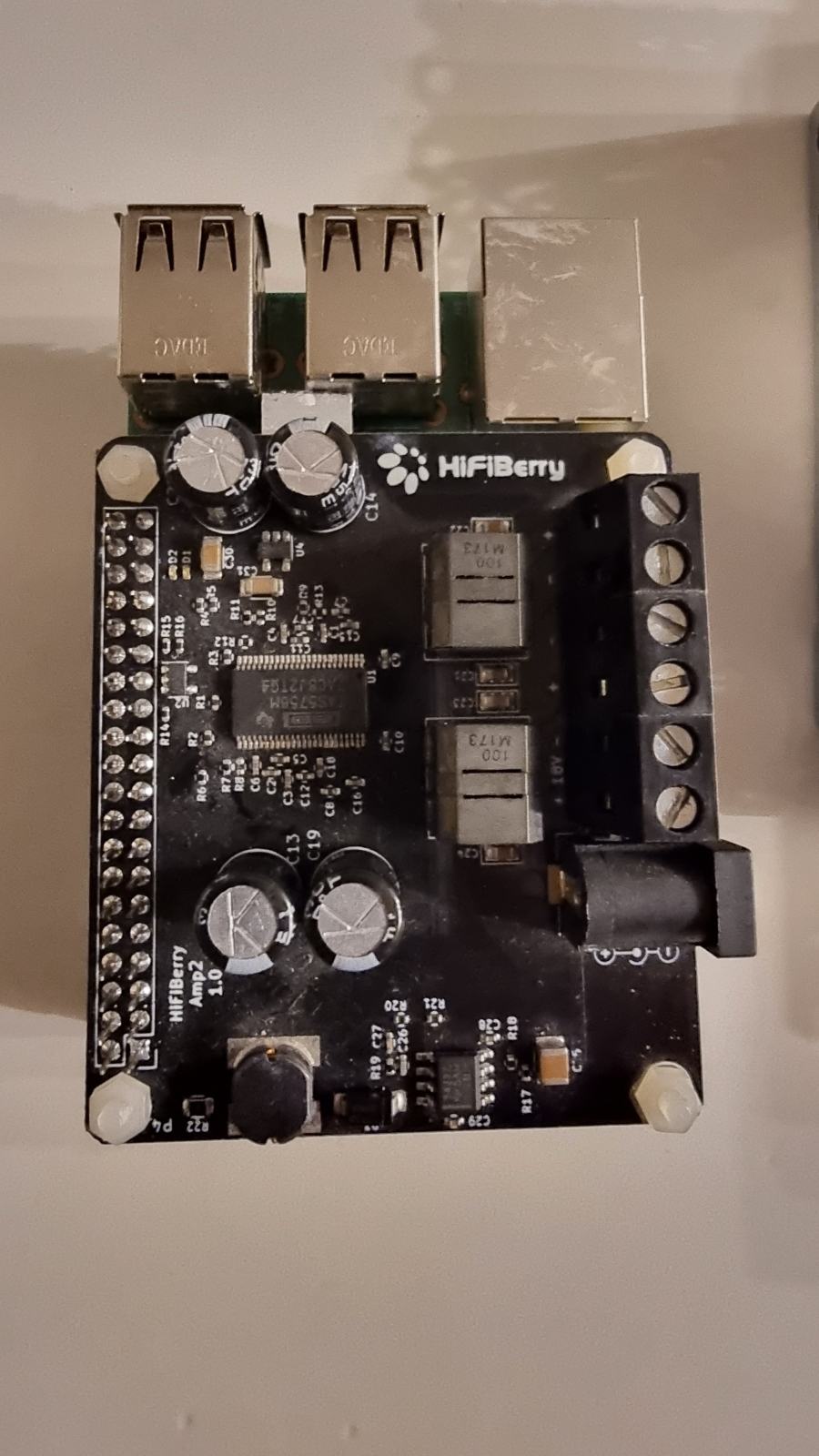 Raspberry Pi 3 + HiFiBerry AMP2