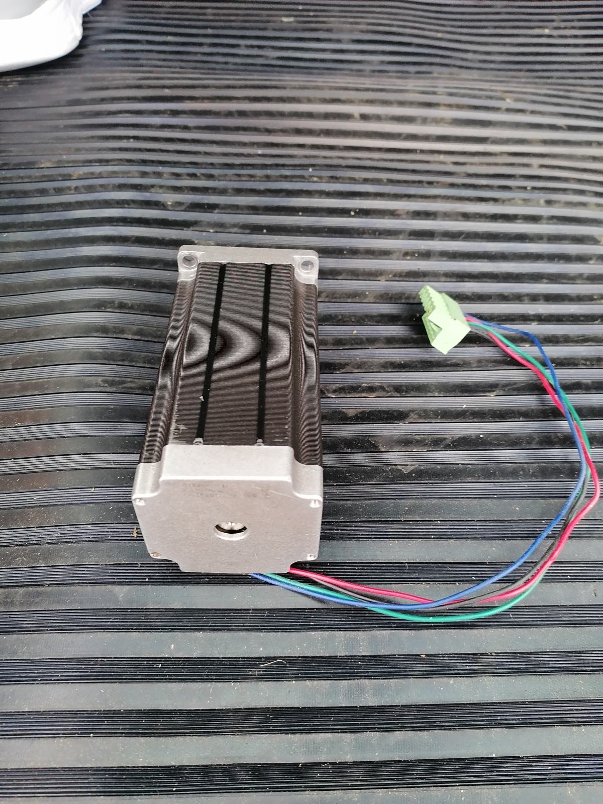Prodam koracni motor nema 23, 3Nm