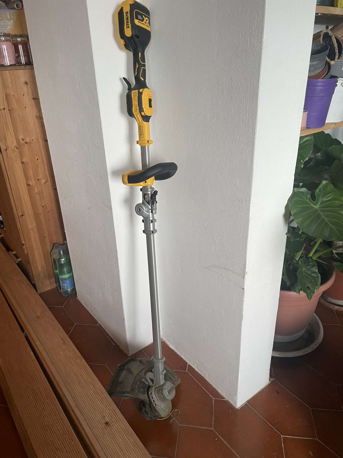 DeWalt DCMST561 Cordless Brushless Grass Trimmer