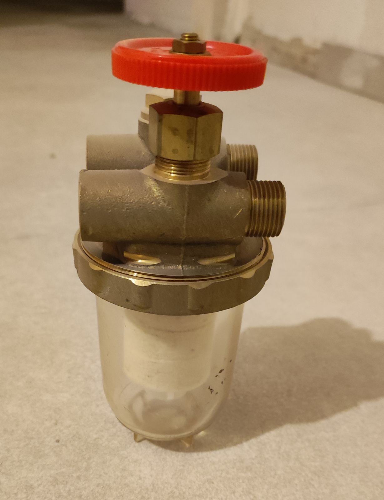 Dvocevni filter za kurilno olje