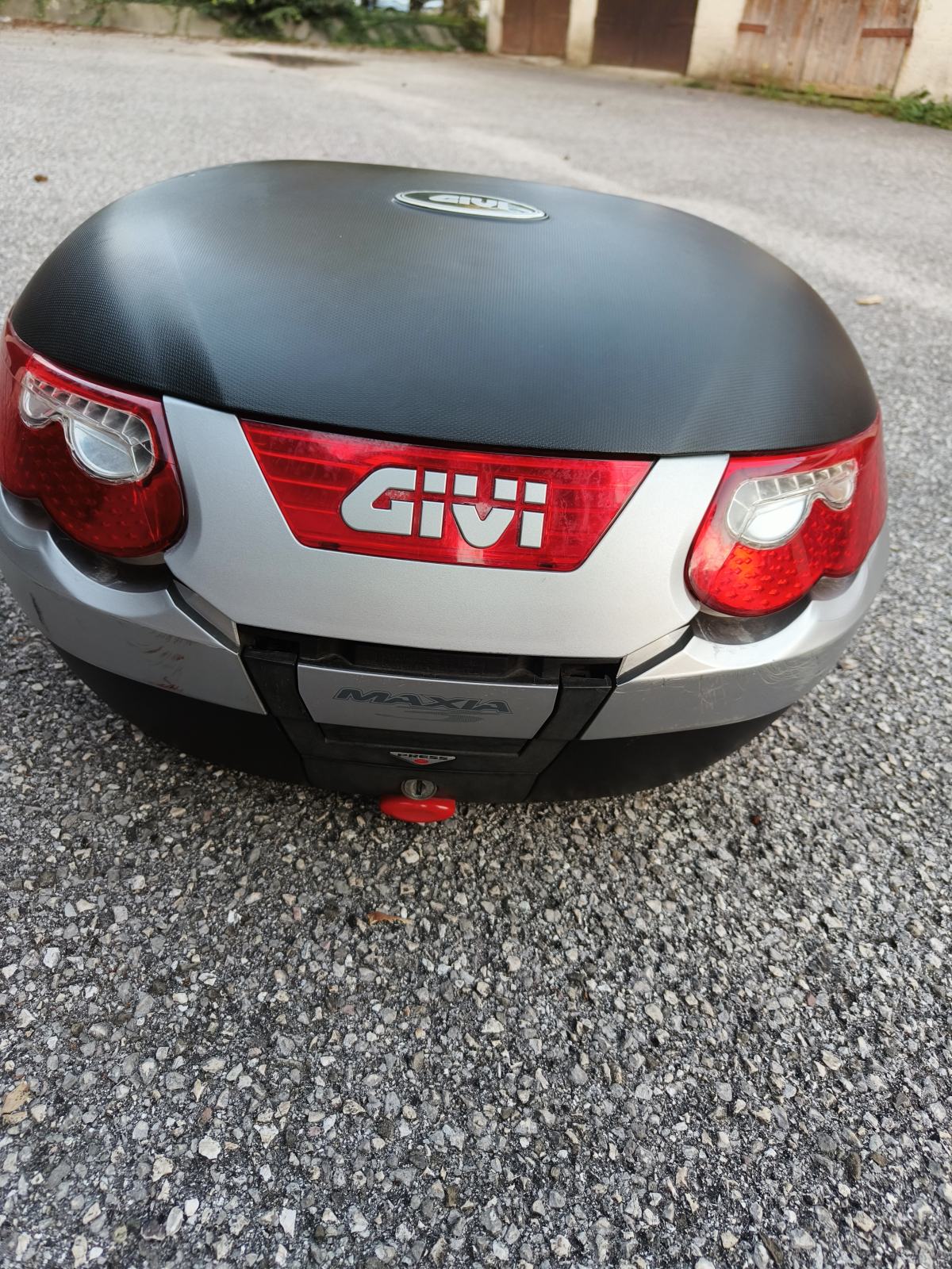 Prodam moto kovček Givi Maxia 3 (E55)