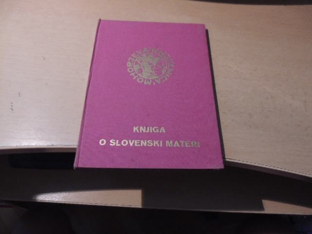 KNJIGA O SLOVENSKI MATERI A. BOLHAR ZALOŽILA DRUŽBA SV. MOHORJA 1930