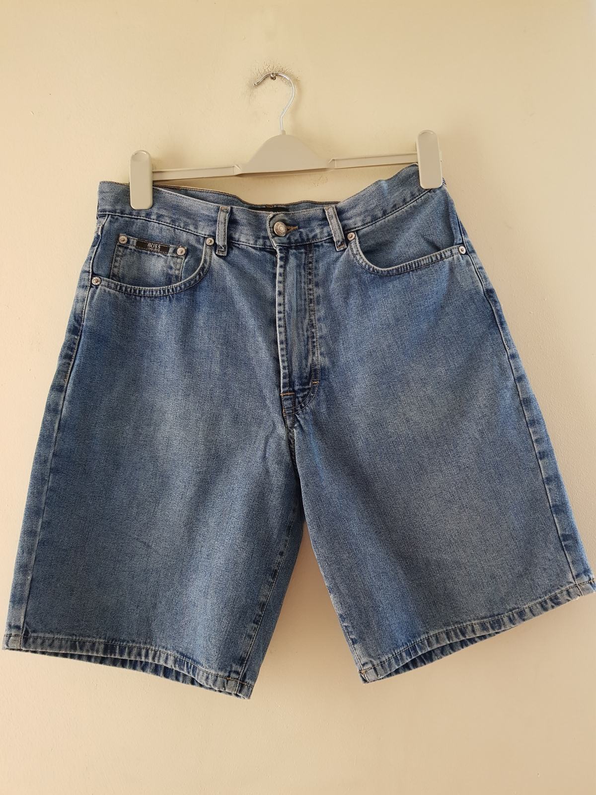 HUGO BOSS ORIGINAL KRATKE JEANS HLAČE 33/S