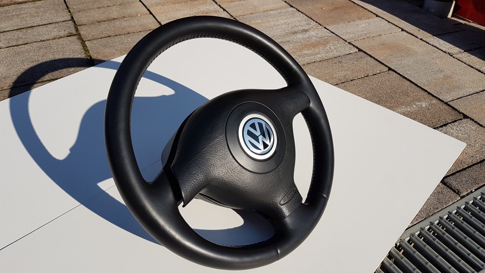Originalen športni usnjen volan za VW Golf 4 / Passat B5 & B5,5 / Bora
