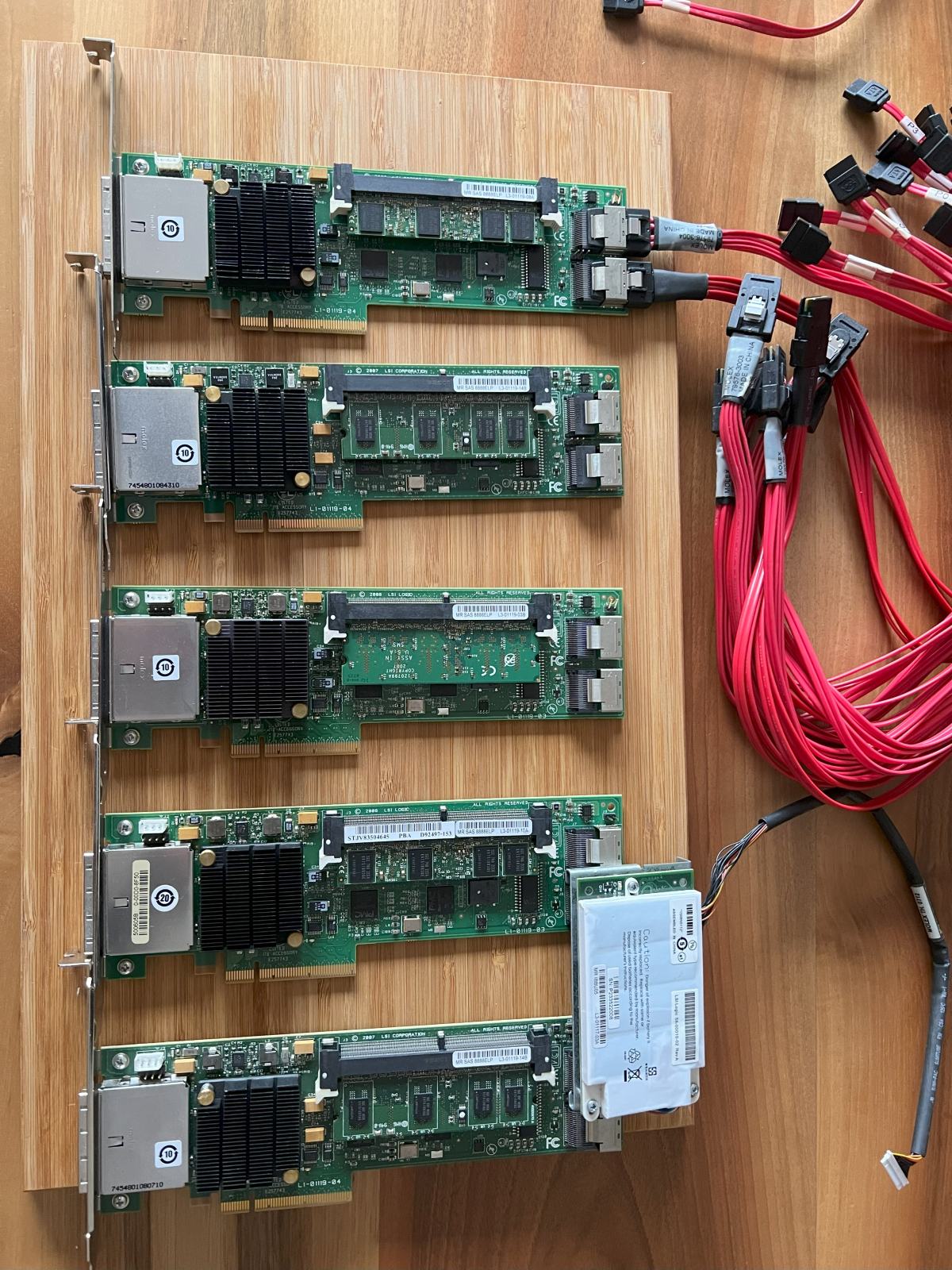 LSI MegaRaid 8888ELP SAS kontroler