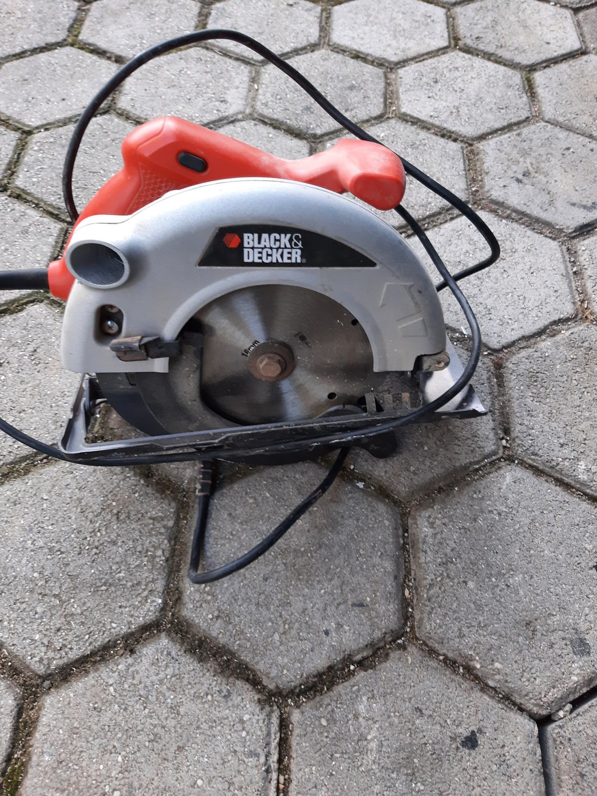 Električna žaga za les
