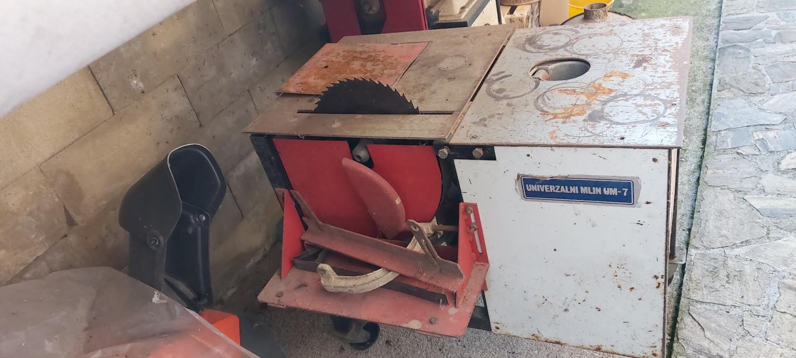 KROŽNA ŽAGA-CIRKULARKA Z ROBKALNIKOM KORUZE
