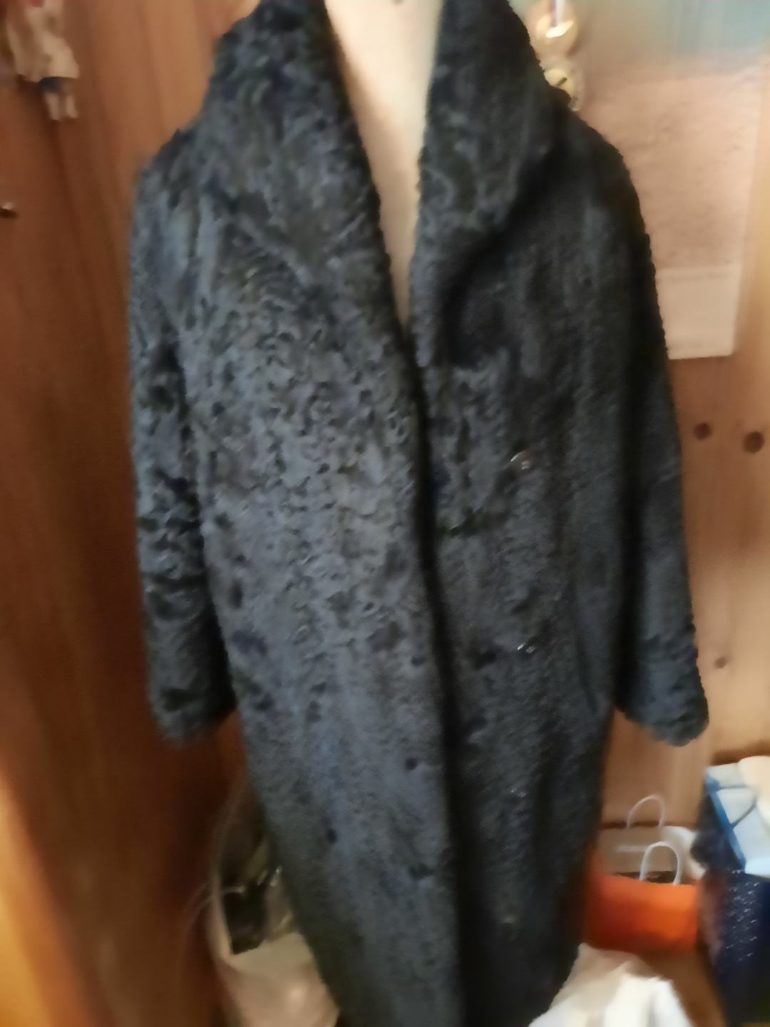 Krznen ženski plašč iz nerca