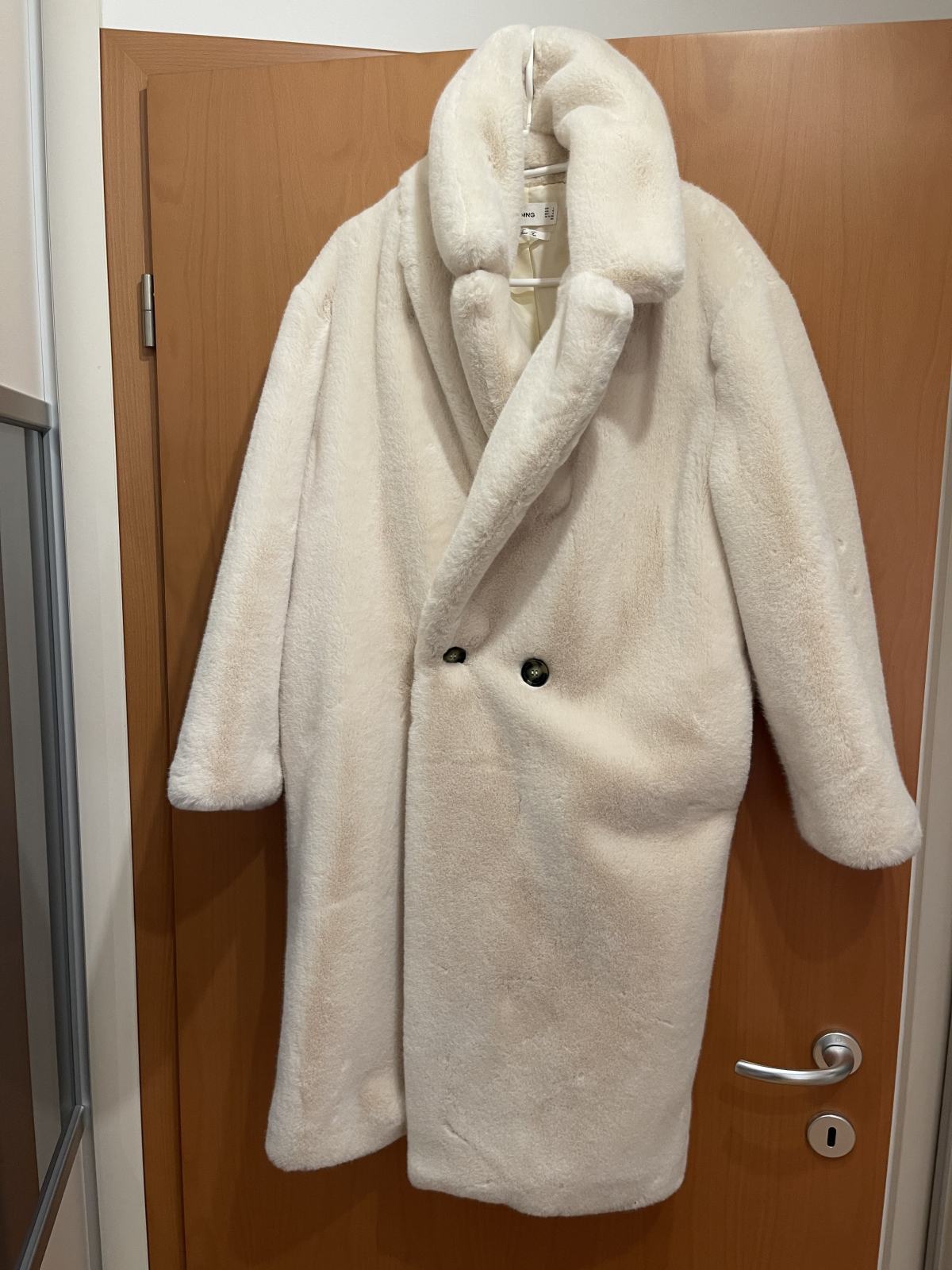 Mango teddy plašč v bež barvi- kot nov