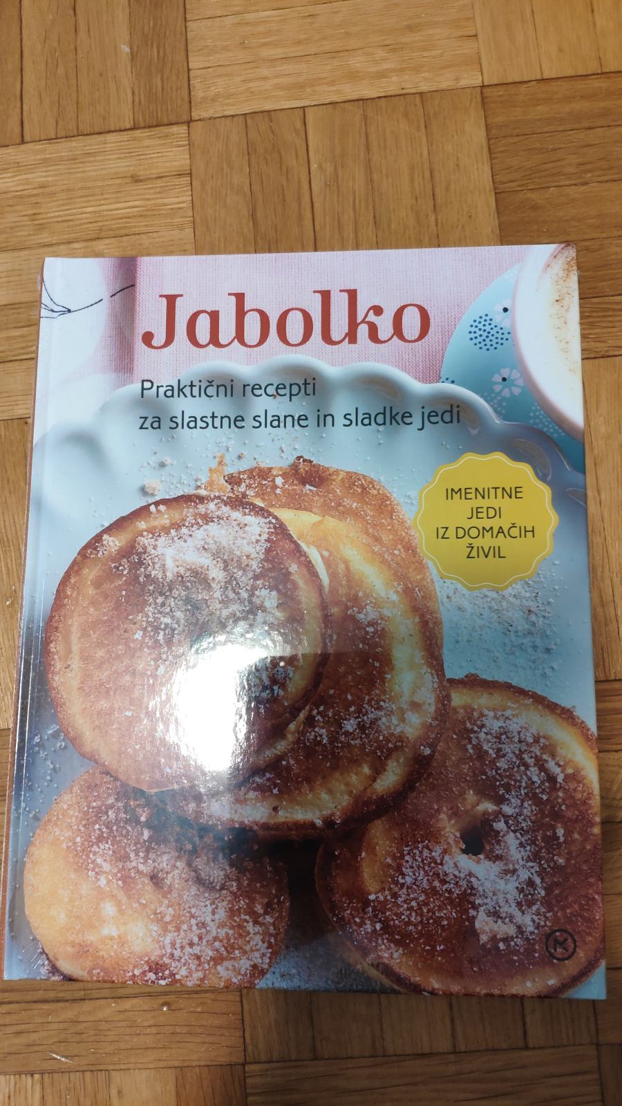 Nova knjiga Jabolko