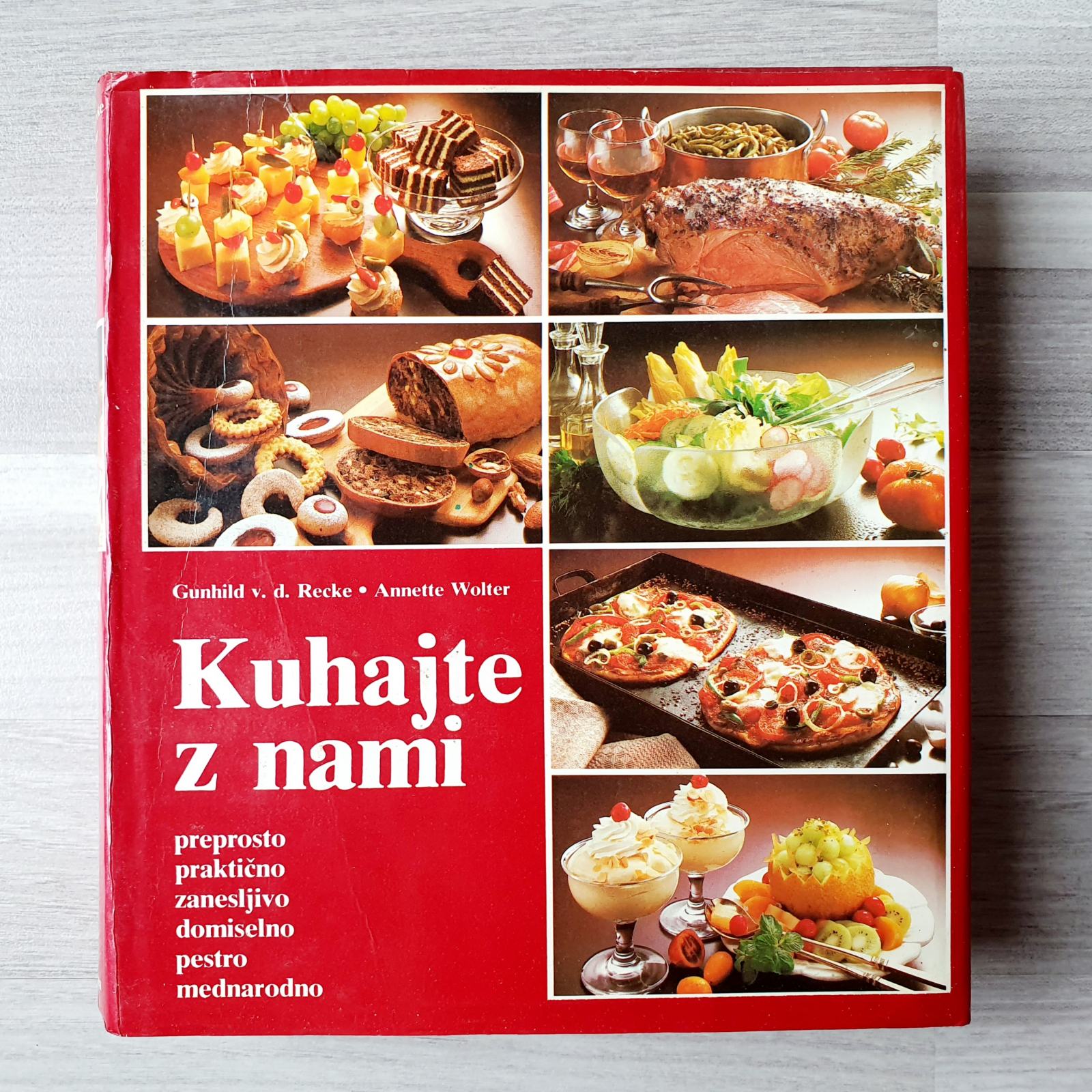 KUHAJTE Z NAMI