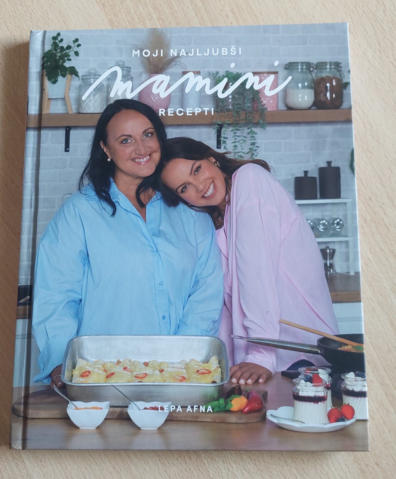 Lepa Afna: Moji najljubši mamini recepti (kuharska knjiga)