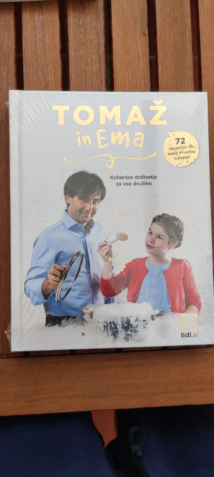 Prodam kuharsko knjigo - Tomaž in Ema - nova