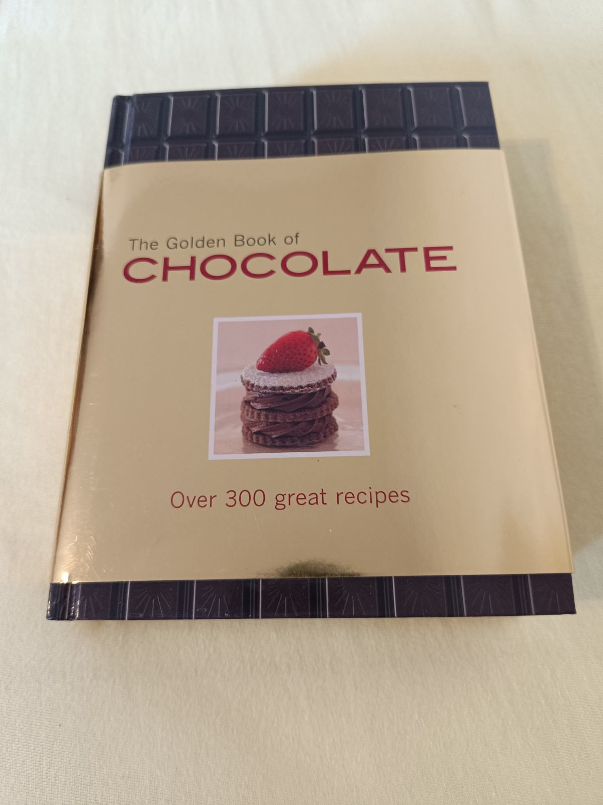 THE GOLDEN BOOK OF CHOCOLATE (Carla Bardi, Claire Pietersen)