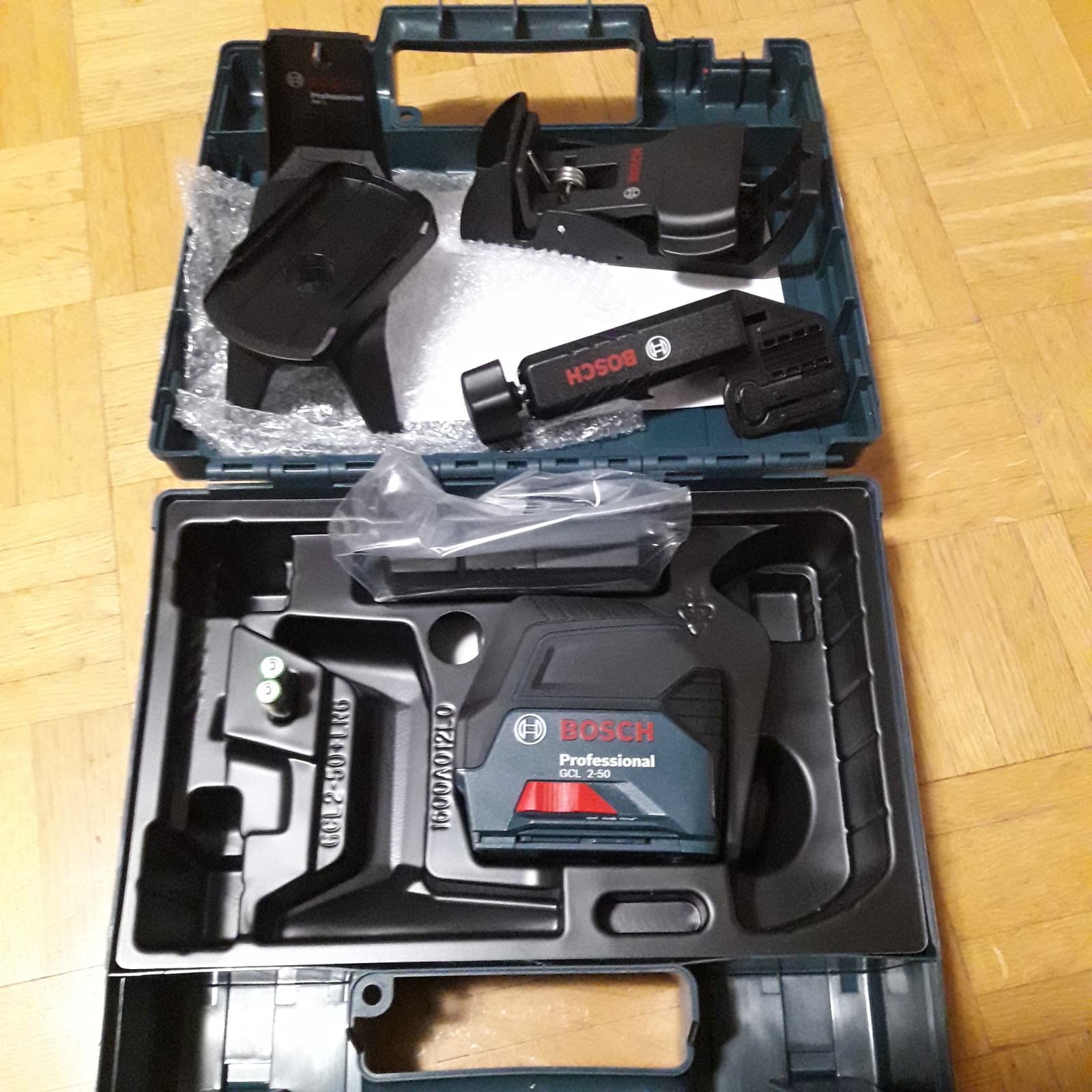 Laser Bosch GCL 2-50, kombinirani, praktično nov, v kompletu