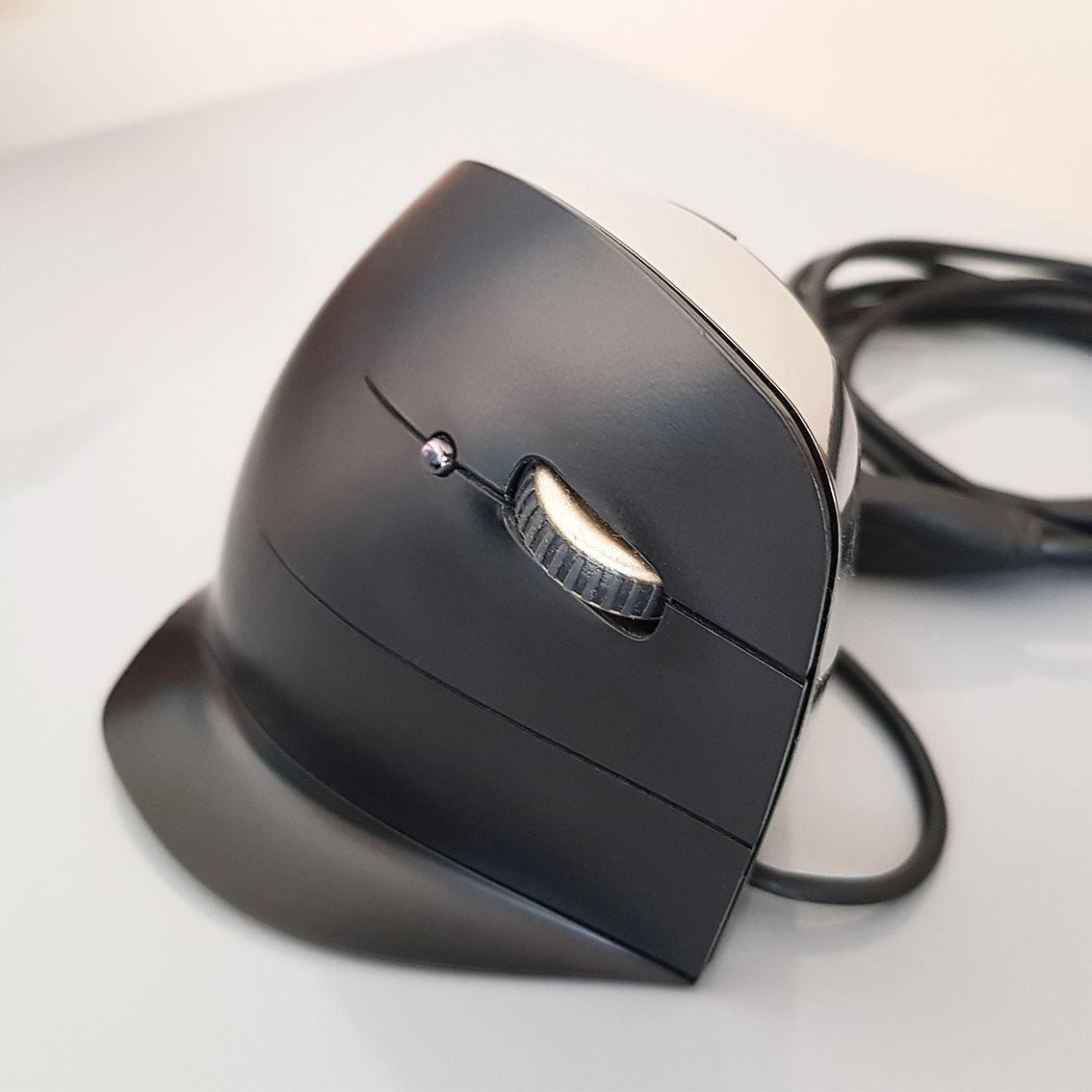 Ergonomična vertikalna miška Evoluent VerticalMouse C za desničarje