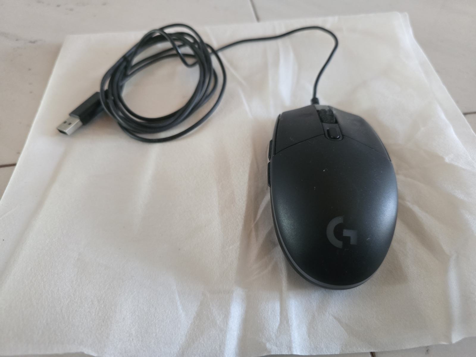 Logitech G102 LightSync gaming miška, črna