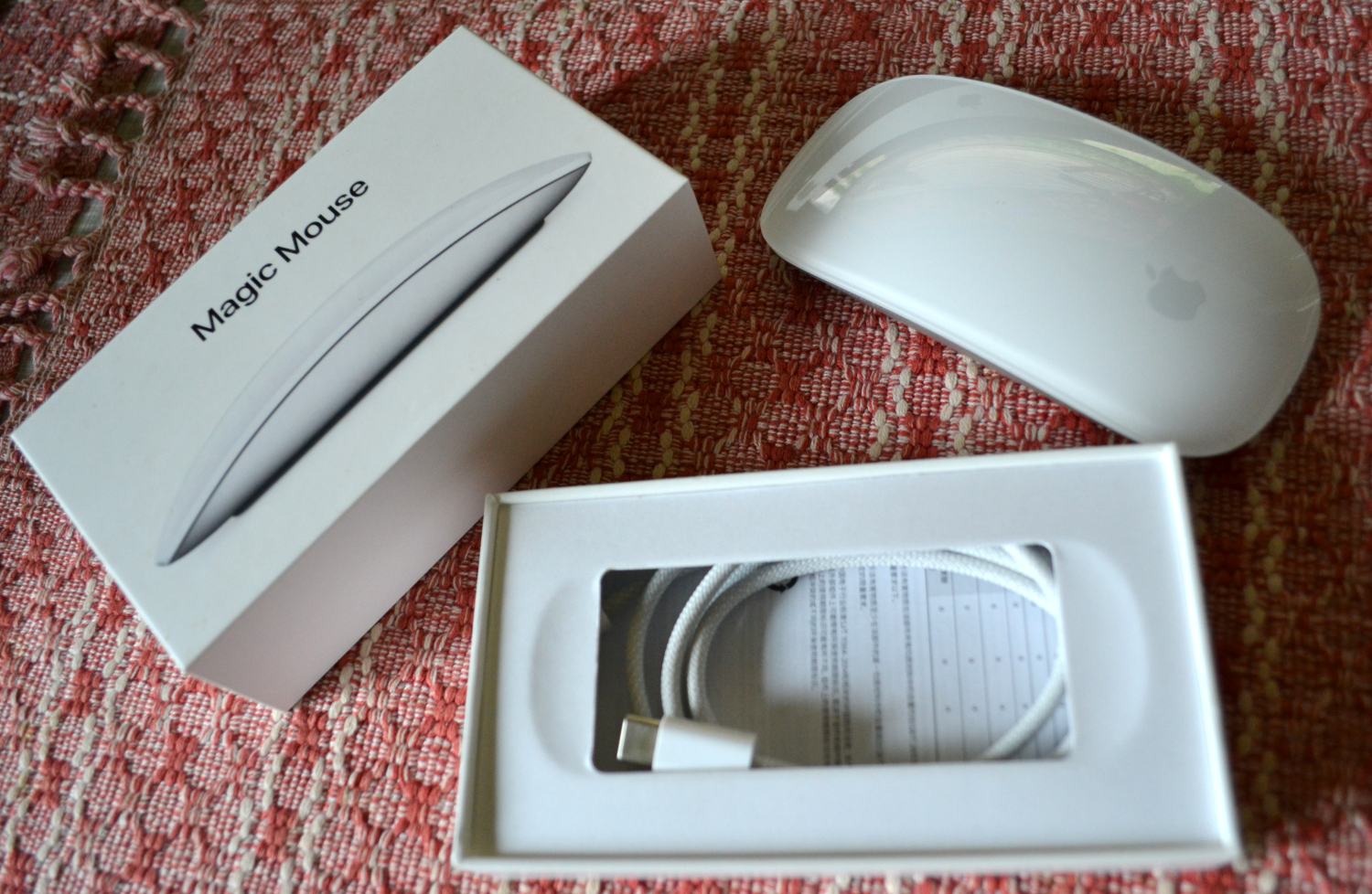 Nova miška Magic Mouse