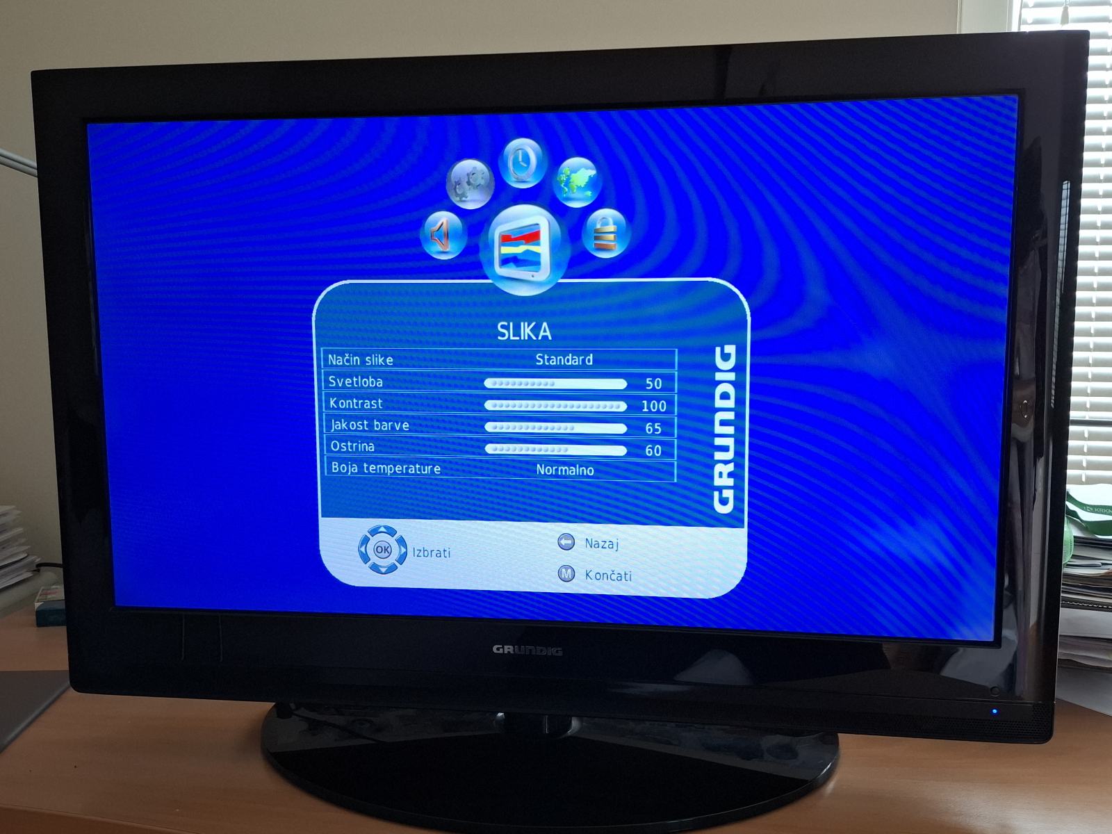LCD TV Grundig 32 GLX 3000T - brezhiben