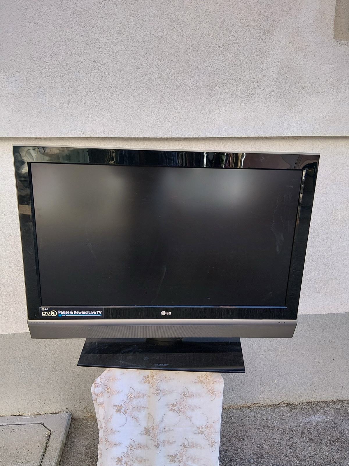 LCD TV LG - 42LC2rr - diagonala 107cm - z daljincem