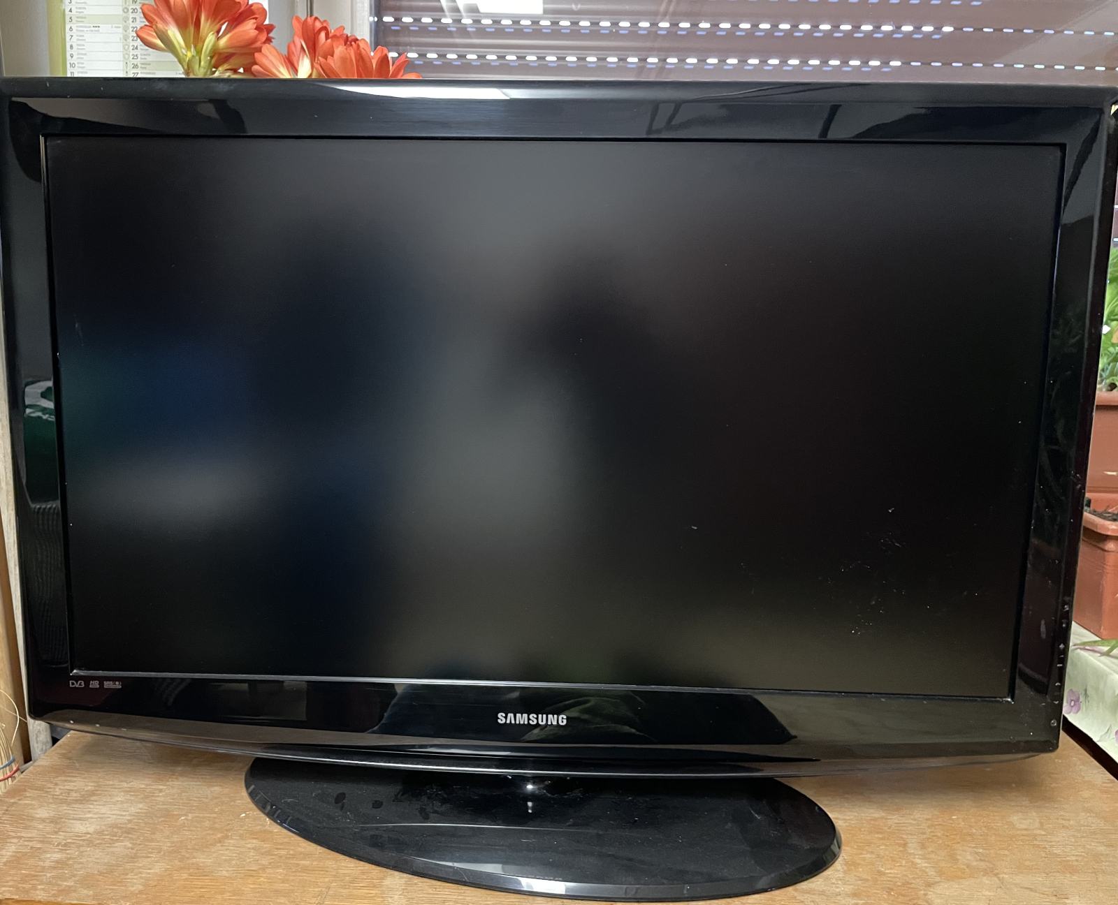 LCD TV Samsung LE40R86BD diagonala 102 cm oz. 40-inch