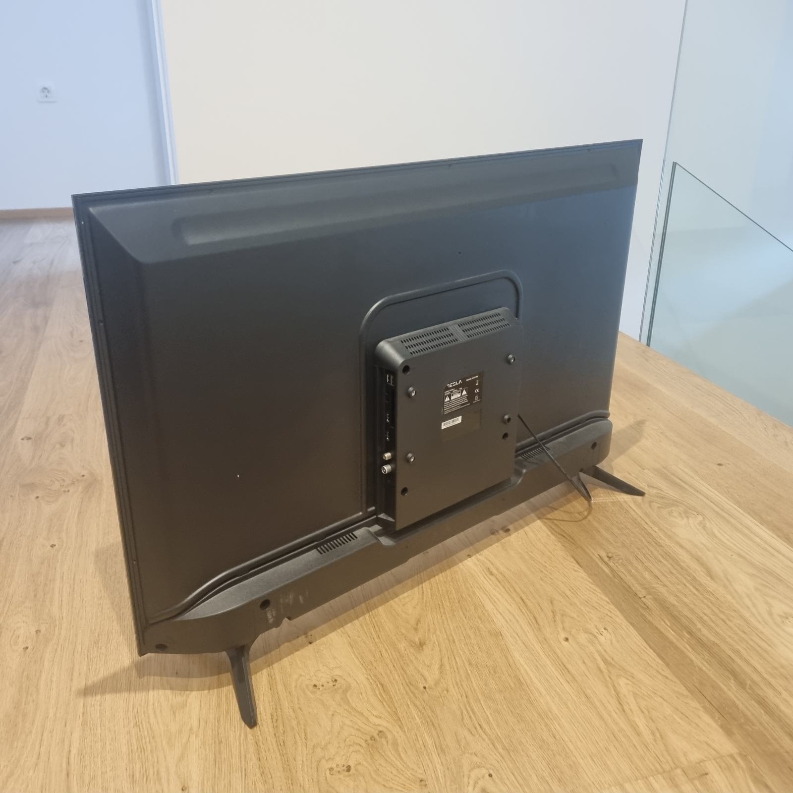 LCD TV tesla