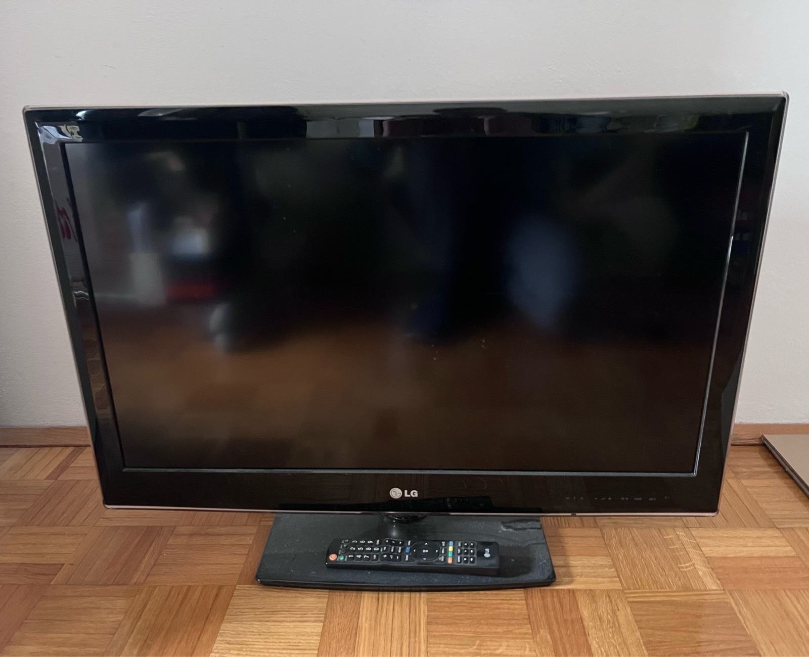 LCD TV znamke LG (32LV2500)